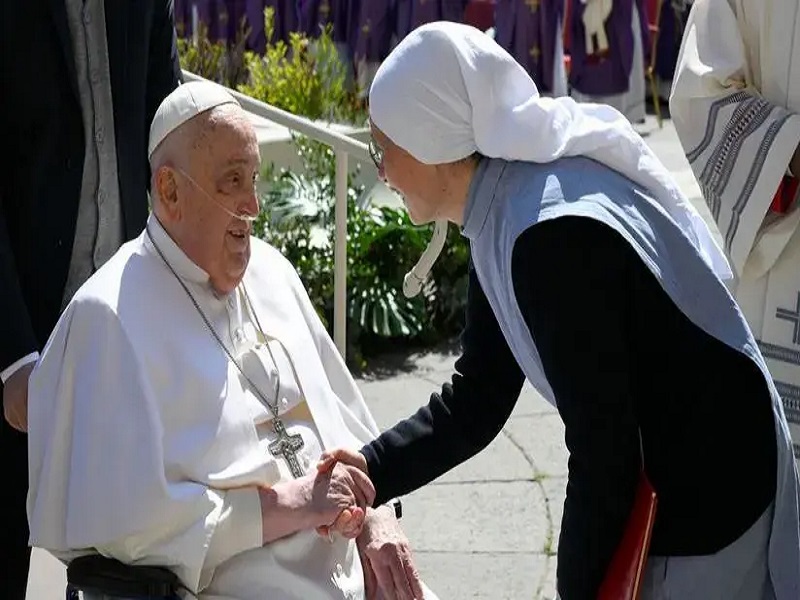 Papa Francisco reapareció ante los fieles reunidos en la Plaza de San Pedro tras dos semanas de ...